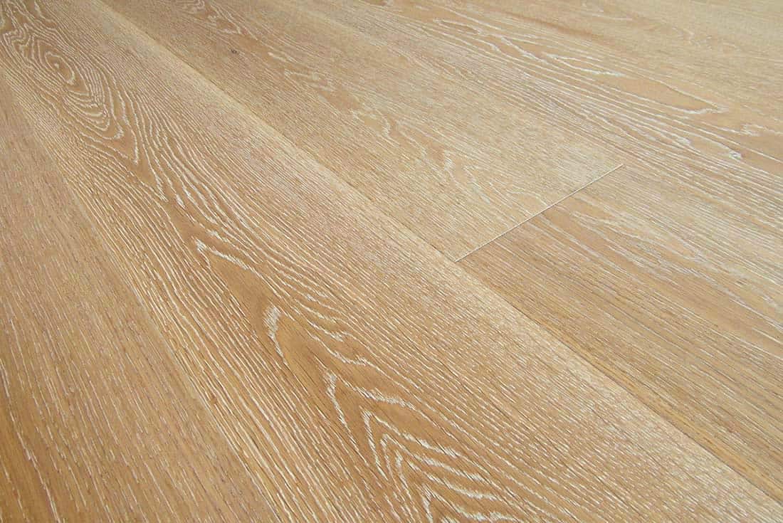 Parquet Rovere: spazzolato prefinito decapato, prima scelta Parquet Rovere: spazzolato prefinito decapato, prima scelta