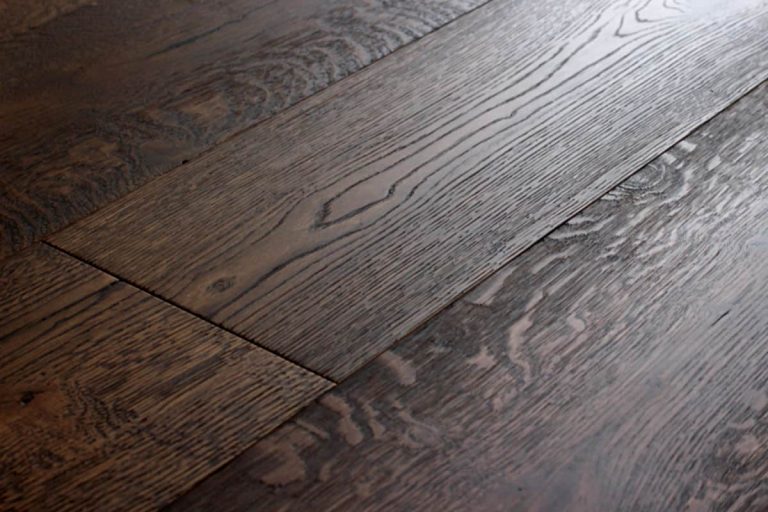 Parquet Rovere Light Brown: Stile Rustico con Spaccature