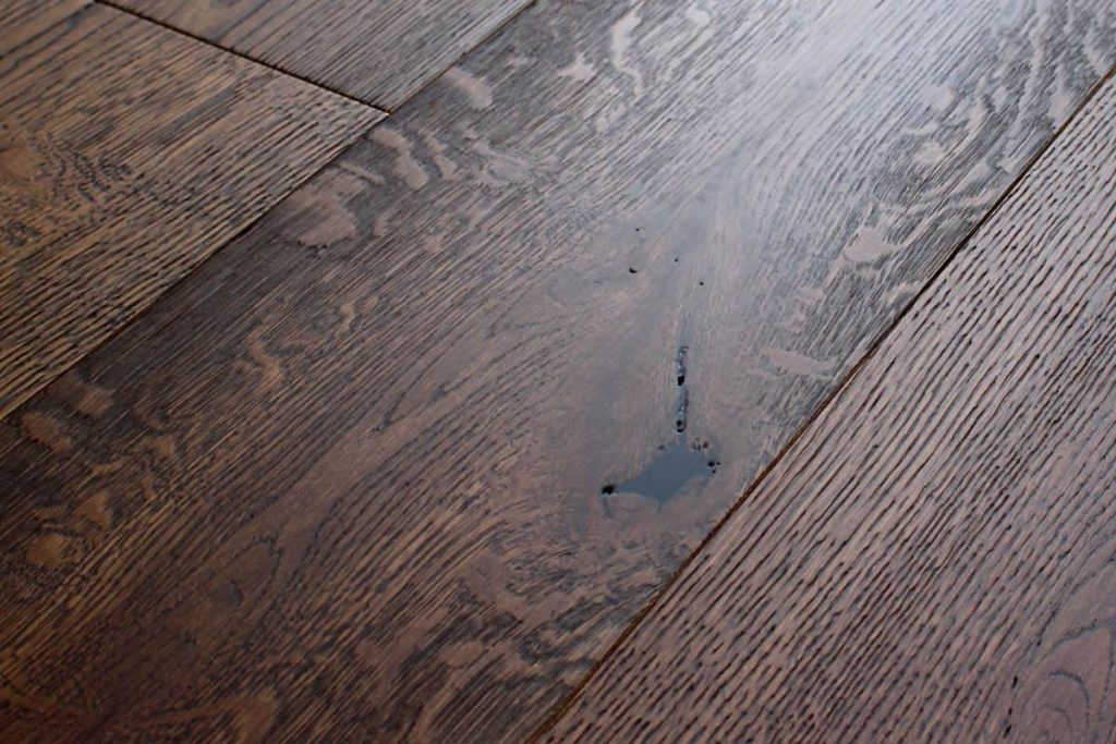 Parquet Rovere Light Brown: Stile Rustico con Spaccature