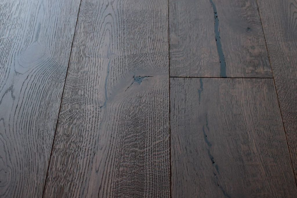 Parquet Rovere Light Brown: Stile Rustico con Spaccature