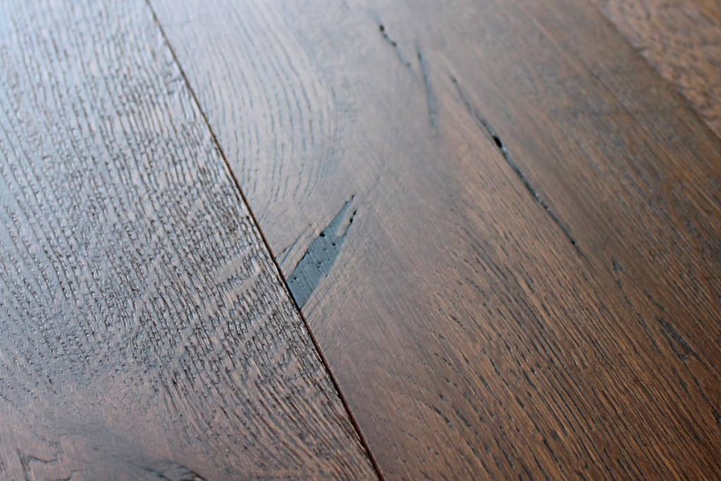 Parquet Rovere Light Brown: Stile Rustico con Spaccature